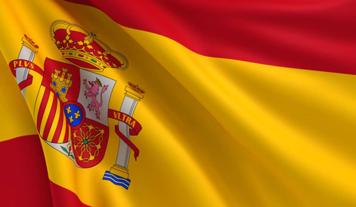 Una bandera de España gigante: la primera moción de VOX en Murcia