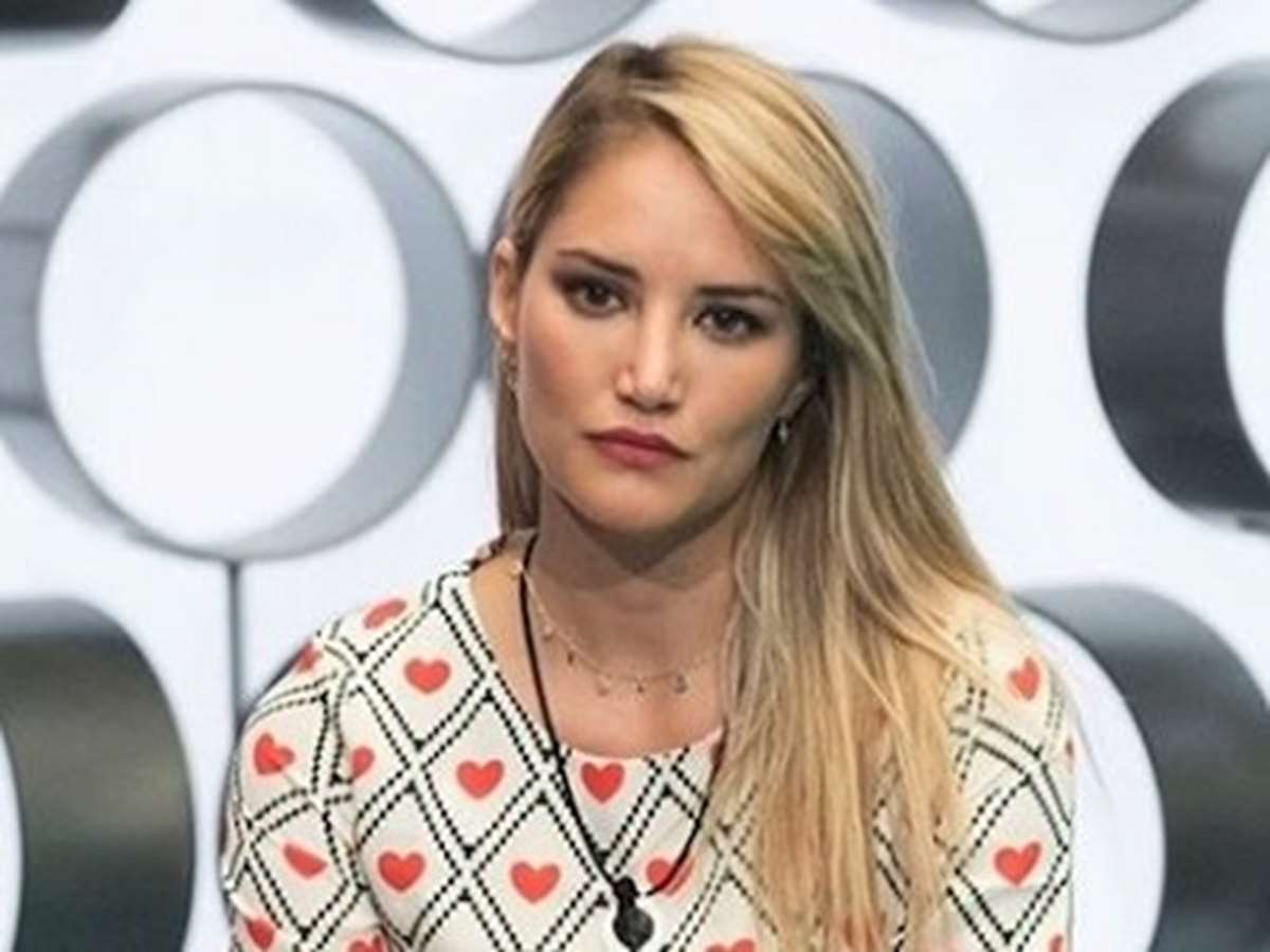 Alba Carrillo muestra sus curvas en un bañador