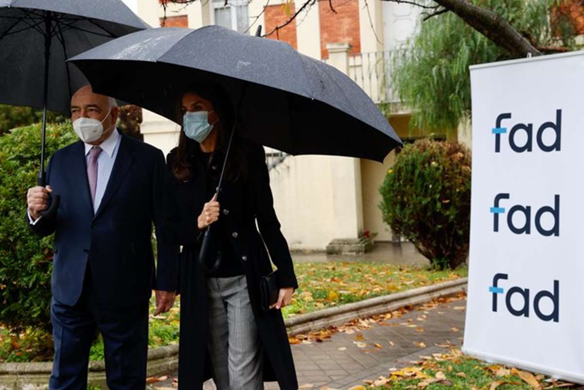 La Reina preside una reunión de la FAD